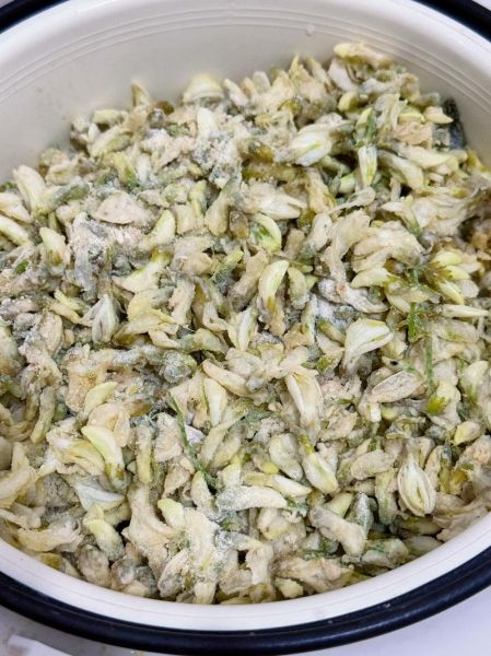 蒸槐花是哪里的美食_蒸槐花怎么做才好吃-第3张图片-山城妙识