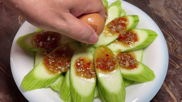 蒜蓉粉丝蒸丝瓜怎么做_丝瓜蒸多久才熟-第3张图片-山城妙识