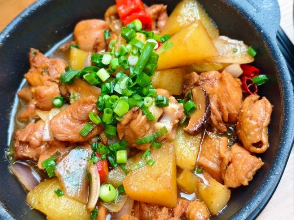 土豆黄焖鸡怎么做_黄焖鸡用鸡腿还是整鸡-第1张图片-山城妙识 土豆黄焖鸡怎么做_黄焖鸡用鸡腿还是整鸡-第1张图片-山城妙识