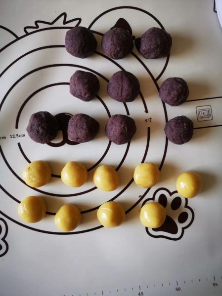 豆沙月饼怎么做_豆沙月饼简单做法-第1张图片-山城妙识