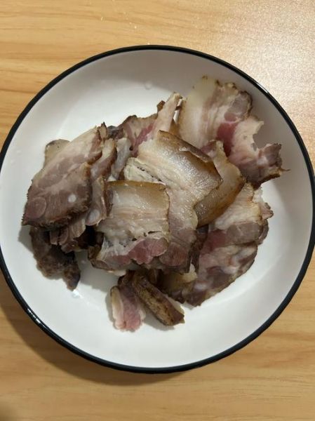 贵州熏肉怎么做好吃_正宗做法-第1张图片-山城妙识 贵州熏肉怎么做好吃_正宗做法-第1张图片-山城妙识