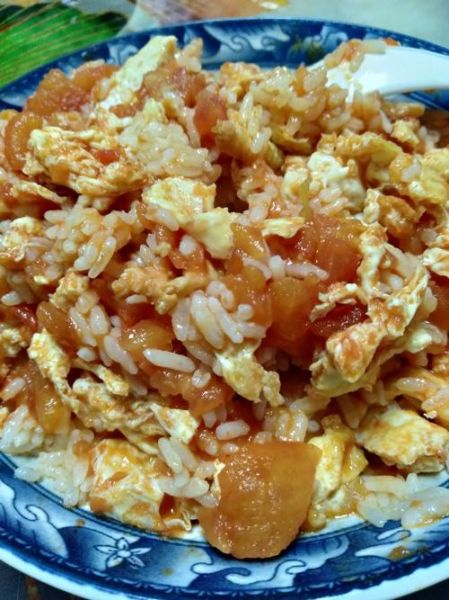 西红柿鸡蛋炒饭怎么做_西红柿鸡蛋炒饭热量高吗-第2张图片-山城妙识