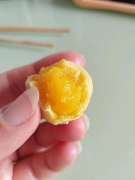 咸蛋黄鸡子是什么_咸蛋黄鸡子怎么做-第3张图片-山城妙识