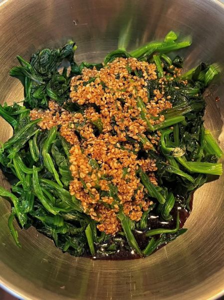 凉拌菠菜怎么做_菠菜焯水几分钟才脆-第1张图片-山城妙识