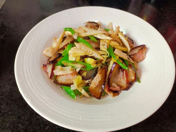 小竹笋炒腊肉怎么炒才脆嫩_小竹笋炒腊肉要不要焯水-第2张图片-山城妙识