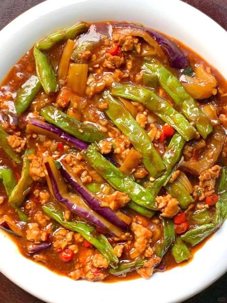 茄子豆角煲怎么做_茄子豆角煲热量高吗-第1张图片-山城妙识