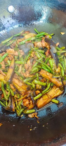 茄子豆角煲怎么做_茄子豆角煲热量高吗-第3张图片-山城妙识