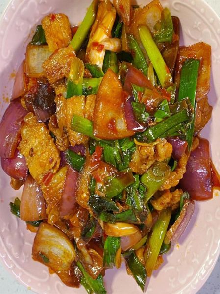 洋葱炒回锅肉怎么做_回锅肉用洋葱还是青椒-第2张图片-山城妙识 洋葱炒回锅肉怎么做_回锅肉用洋葱还是青椒-第2张图片-山城妙识