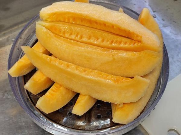 芒果怎么切成一块一块的_芒果切块技巧-第3张图片-山城妙识