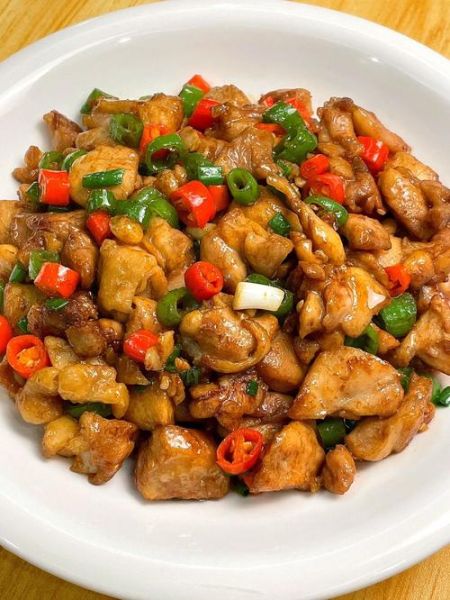 辣子炒鸡丁怎么做_辣子鸡丁用鸡腿还是鸡胸-第2张图片-山城妙识 辣子炒鸡丁怎么做_辣子鸡丁用鸡腿还是鸡胸-第2张图片-山城妙识