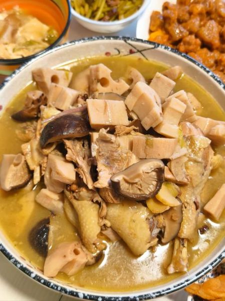 榴莲炖鸡可以放香菇吗_榴莲炖鸡加香菇好吃吗-第1张图片-山城妙识