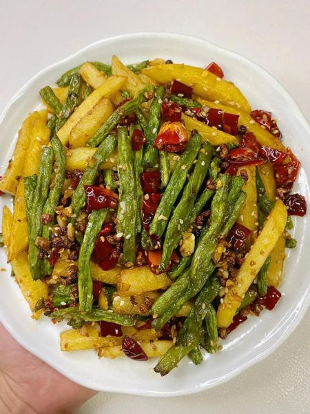 干煸豆角土豆怎么做_干煸豆角土豆用焯水吗-第1张图片-山城妙识