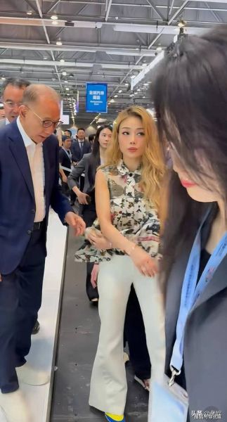 杨受成夹春卷什么意思_网络热梗由来-第1张图片-山城妙识