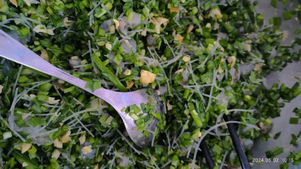 槐花韭菜鸡蛋饺子怎么做_槐花韭菜鸡蛋饺子好吃吗-第3张图片-山城妙识 槐花韭菜鸡蛋饺子怎么做_槐花韭菜鸡蛋饺子好吃吗-第3张图片-山城妙识