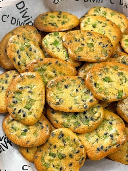 葱油饼干的做法_烤箱温度时间怎么设置-第1张图片-山城妙识