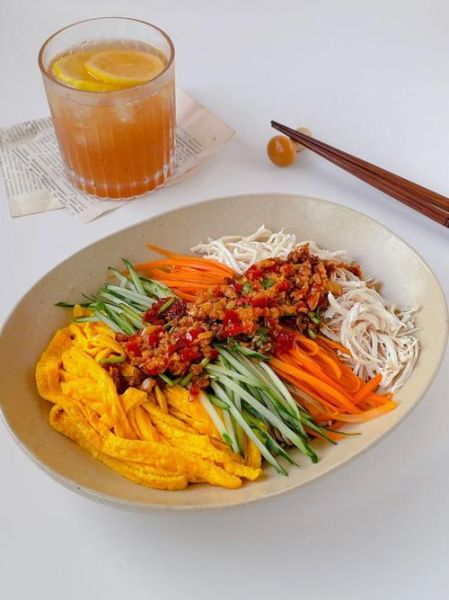 凉拌挂面怎么做简单又好吃_夏天必备开胃神器-第2张图片-山城妙识