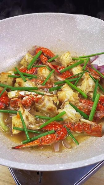 螃蟹怎么做好吃_姜葱炒蟹详细教程-第2张图片-山城妙识