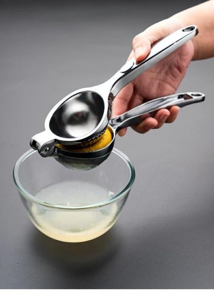 柠檬汁怎么做_简单榨汁机做法-第3张图片-山城妙识