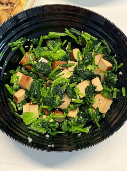 菠菜豆腐怎么炒_菠菜豆腐炒多久才熟-第1张图片-山城妙识