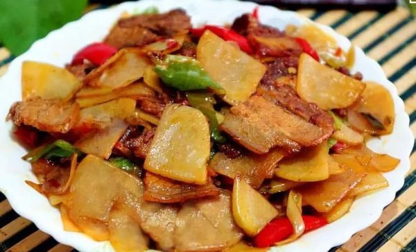 土豆回锅肉怎么做_回锅肉用土豆还是青椒-第2张图片-山城妙识