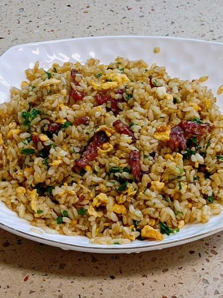 火腿炒饭怎么炒才好吃_火腿炒饭视频教程-第1张图片-山城妙识