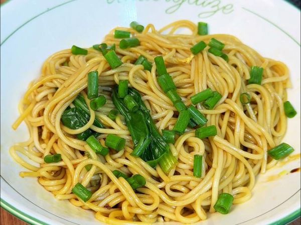 葱油拌面怎么做才好吃_葱油拌面秘诀-第1张图片-山城妙识