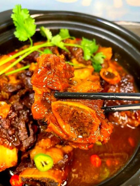 家庭炖牛排骨的简单做法_牛排骨炖多久才软烂-第1张图片-山城妙识 家庭炖牛排骨的简单做法_牛排骨炖多久才软烂-第1张图片-山城妙识