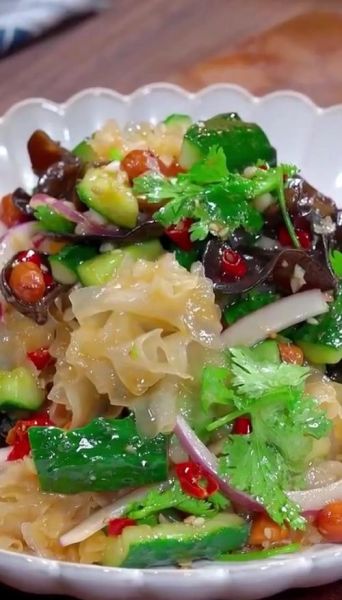 糖醋银耳凉拌菜怎么做_凉拌银耳需要焯水吗-第1张图片-山城妙识