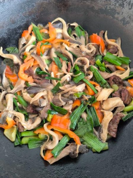 平菇炒肉要焯水吗_焯水窍门大揭秘-第1张图片-山城妙识