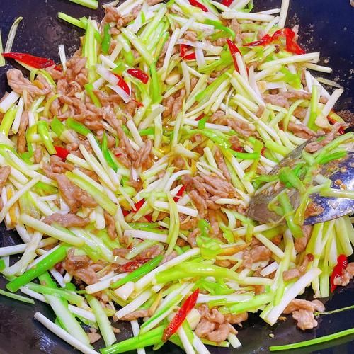 家常韭黄肉丝怎么做_韭黄肉丝先炒肉还是先炒韭黄-第2张图片-山城妙识 家常韭黄肉丝怎么做_韭黄肉丝先炒肉还是先炒韭黄-第2张图片-山城妙识