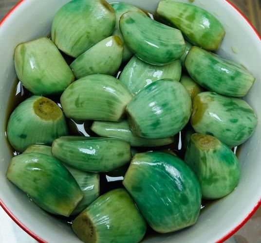 腊八蒜图片大全_腊八蒜怎么做才翠绿-第1张图片-山城妙识 腊八蒜图片大全_腊八蒜怎么做才翠绿-第1张图片-山城妙识