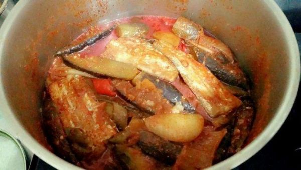 家常炖刀鱼怎么做_刀鱼去腥技巧-第1张图片-山城妙识