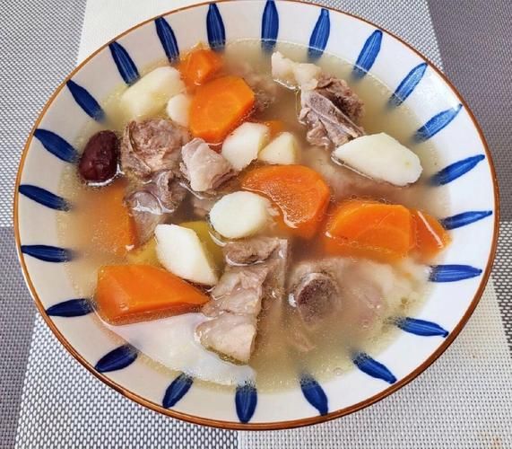 淮山红萝卜排骨汤的做法_淮山红萝卜排骨汤怎么炖好喝-第2张图片-山城妙识