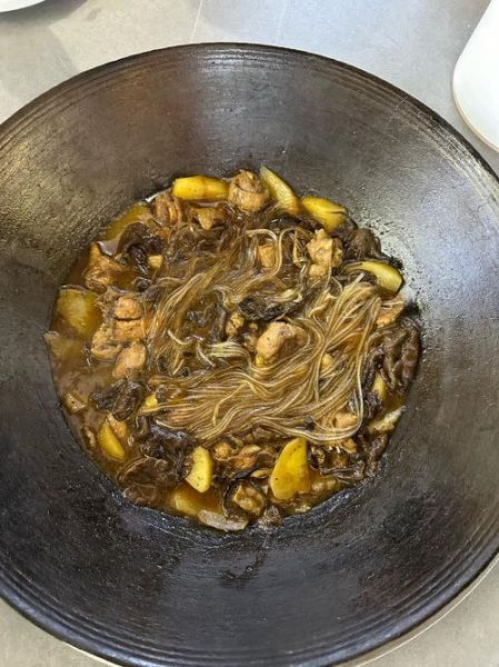 小鸡炖蘑菇是什么梗_网络热梗起源-第1张图片-山城妙识