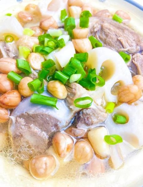 莲藕花生猪骨汤的做法_莲藕花生猪骨汤的功效-第1张图片-山城妙识