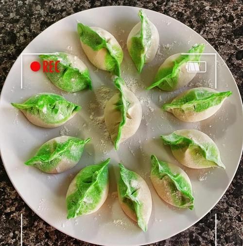 翡翠饺子皮怎么做_翡翠饺子皮用什么蔬菜汁-第1张图片-山城妙识