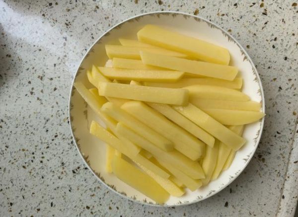 家常土豆条怎么炒_土豆条炒多久才脆-第2张图片-山城妙识