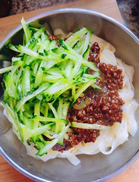 炸酱面的酱怎么做_正宗老北京炸酱面酱配方-第1张图片-山城妙识