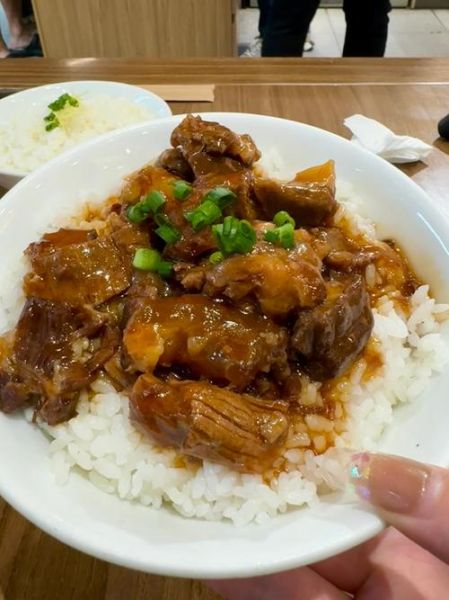 牛腩饭怎么做才好吃_牛腩饭用什么部位牛腩-第1张图片-山城妙识