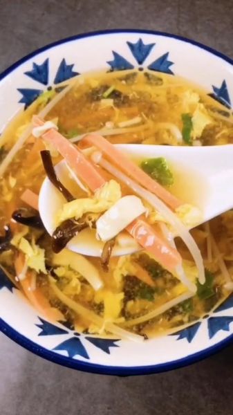 金针菇火腿肠三鲜汤怎么做_三鲜汤需要焯水吗-第2张图片-山城妙识