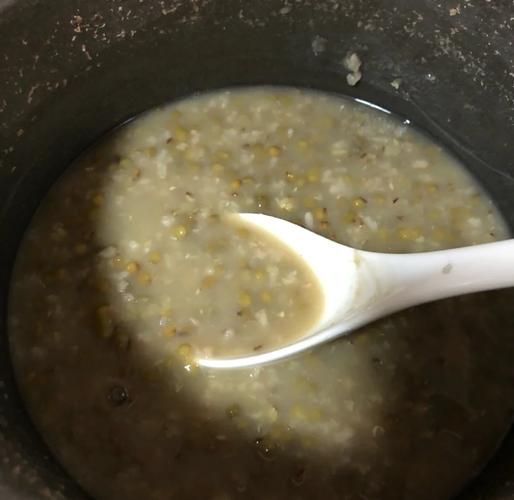 大米绿豆粥的做法窍门_怎样煮出绵密不糊锅-第2张图片-山城妙识