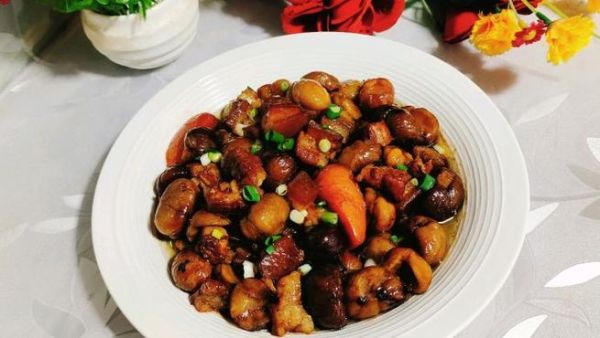 板栗红烧肉怎么做_板栗红烧肉的家常做法-第3张图片-山城妙识