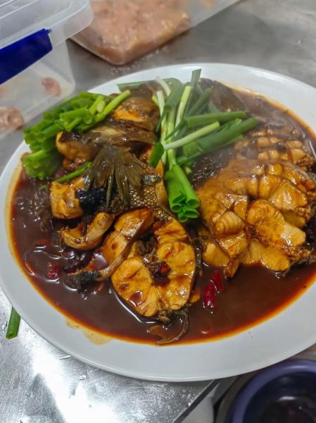 炖黑鱼的家常做法_黑鱼怎么炖不腥-第1张图片-山城妙识