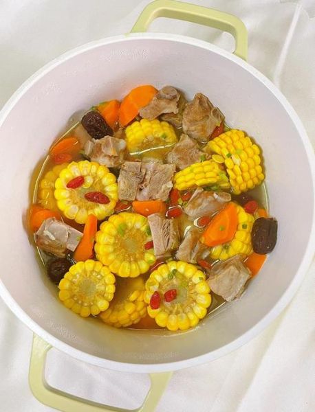 玉米胡萝卜排骨汤怎么做_玉米胡萝卜排骨汤的营养价值-第2张图片-山城妙识
