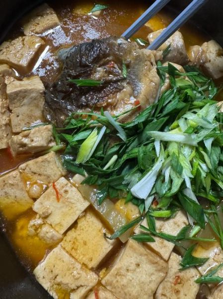 胖头鱼头汤怎么做_胖头鱼头汤去腥技巧-第1张图片-山城妙识