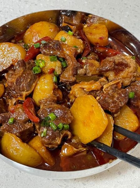 牛腩炖土豆怎么做_牛腩炖土豆需要炖多久-第3张图片-山城妙识