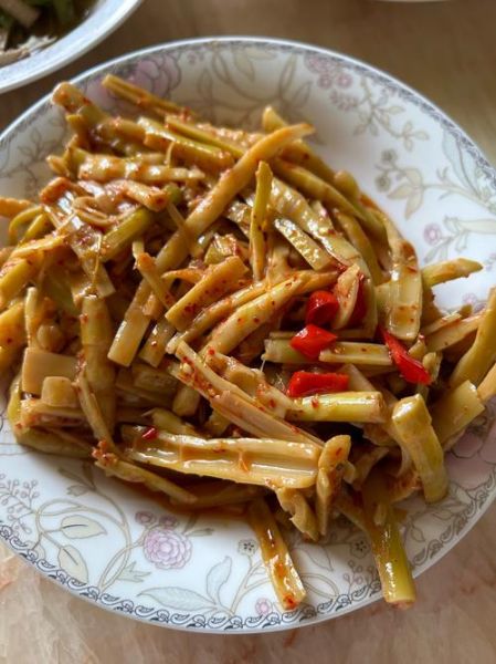 凉拌冬笋怎么做_冬笋焯水几分钟才脆-第1张图片-山城妙识