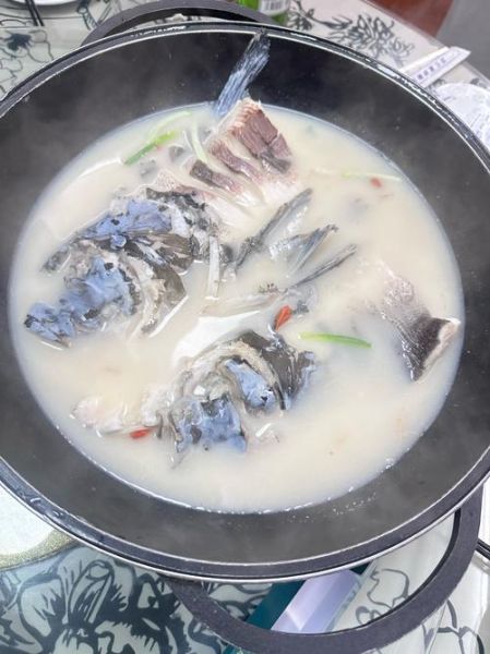 鱼头汤怎么熬好喝又简单_家常做法-第3张图片-山城妙识