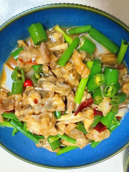 牛蛙怎么烧好吃_牛蛙烧多久才嫩-第1张图片-山城妙识