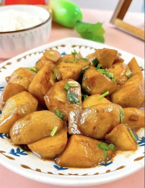 红烧芋头怎么做_芋头要不要先焯水-第1张图片-山城妙识 红烧芋头怎么做_芋头要不要先焯水-第1张图片-山城妙识